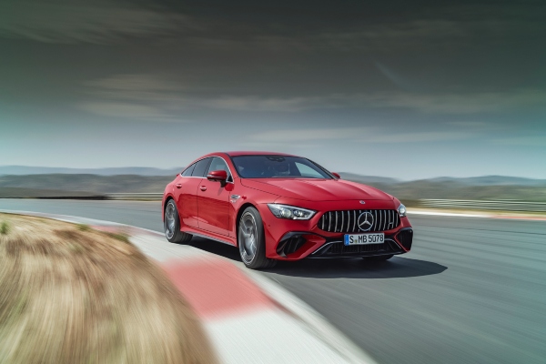 Svetska premijera prvog performance hibrida brenda Mercedes-AMG