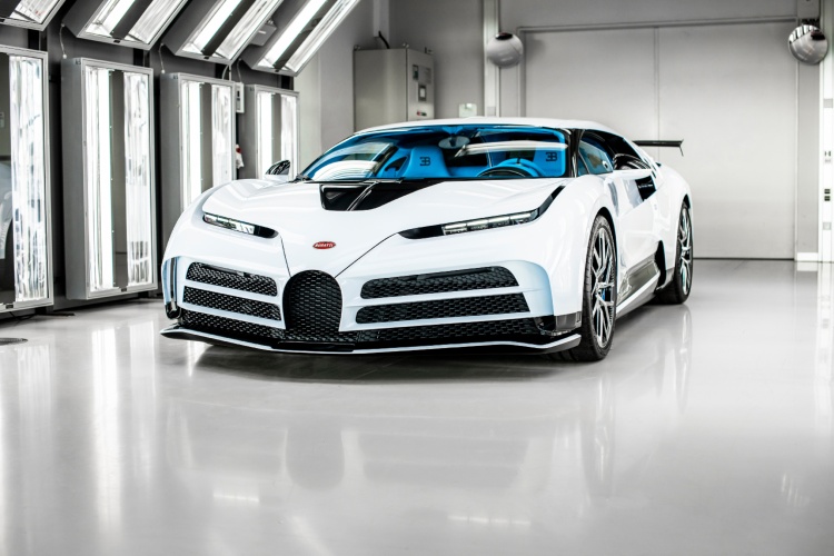 Bugatti isporučio poslednju i desetu jedinicu iz serije ručno kreiranih ...